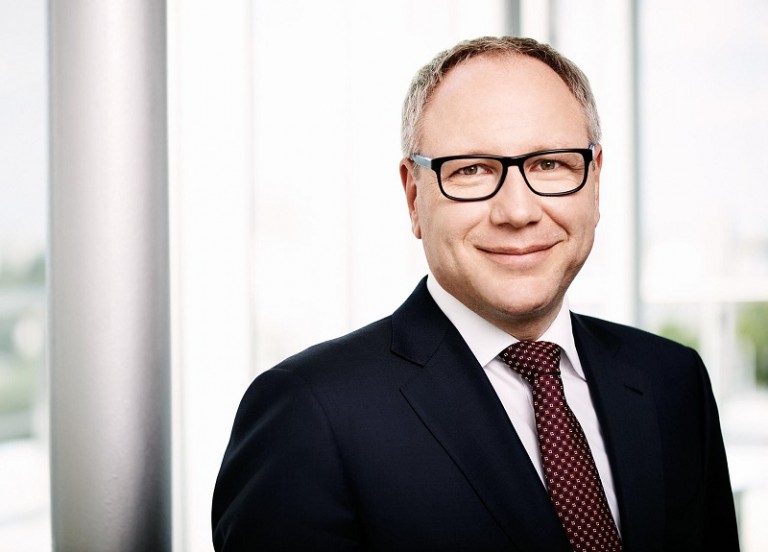 O Alexander Vollert θα αναλάβει νέος CEO της ΑΧΑ στη Γερμανία ...